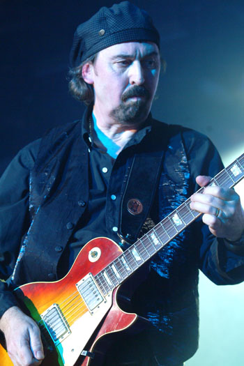 T H E - A L I - M A A S - B A N D